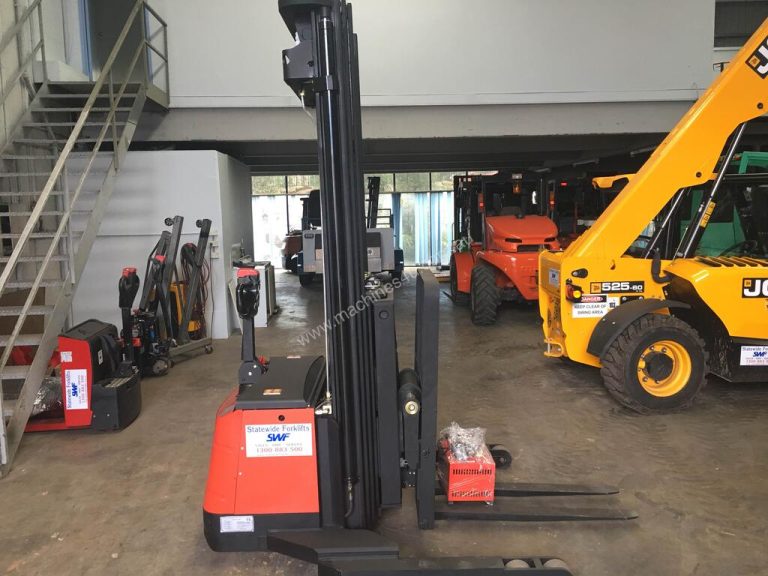 Pantographic Walkie Reach Stacker